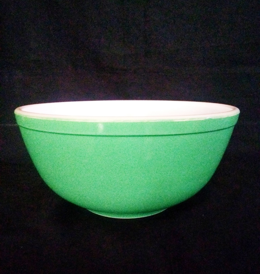 Vintage PYREX Primary Color Green Mixing Bowl #403 2-1/2 Qt/L on Carousell