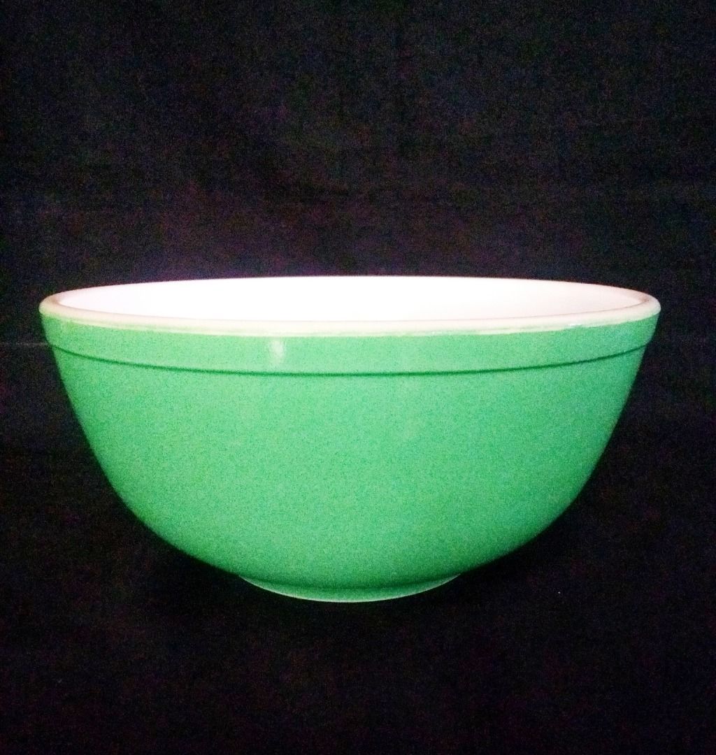 Vintage PYREX Primary Color Green Mixing Bowl #403 2-1/2 Qt/L on Carousell