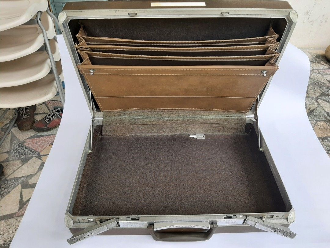 Vintage Samsonite Breifcase, Hobbies & Toys, Collectibles & Memorabilia ...