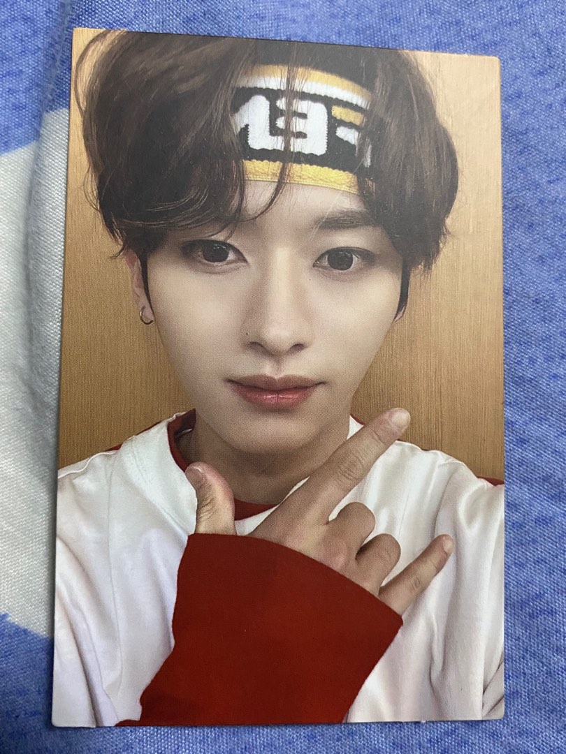 WTS Stray Kids Lee Know Photocard, Hobbies & Toys, Memorabilia ...