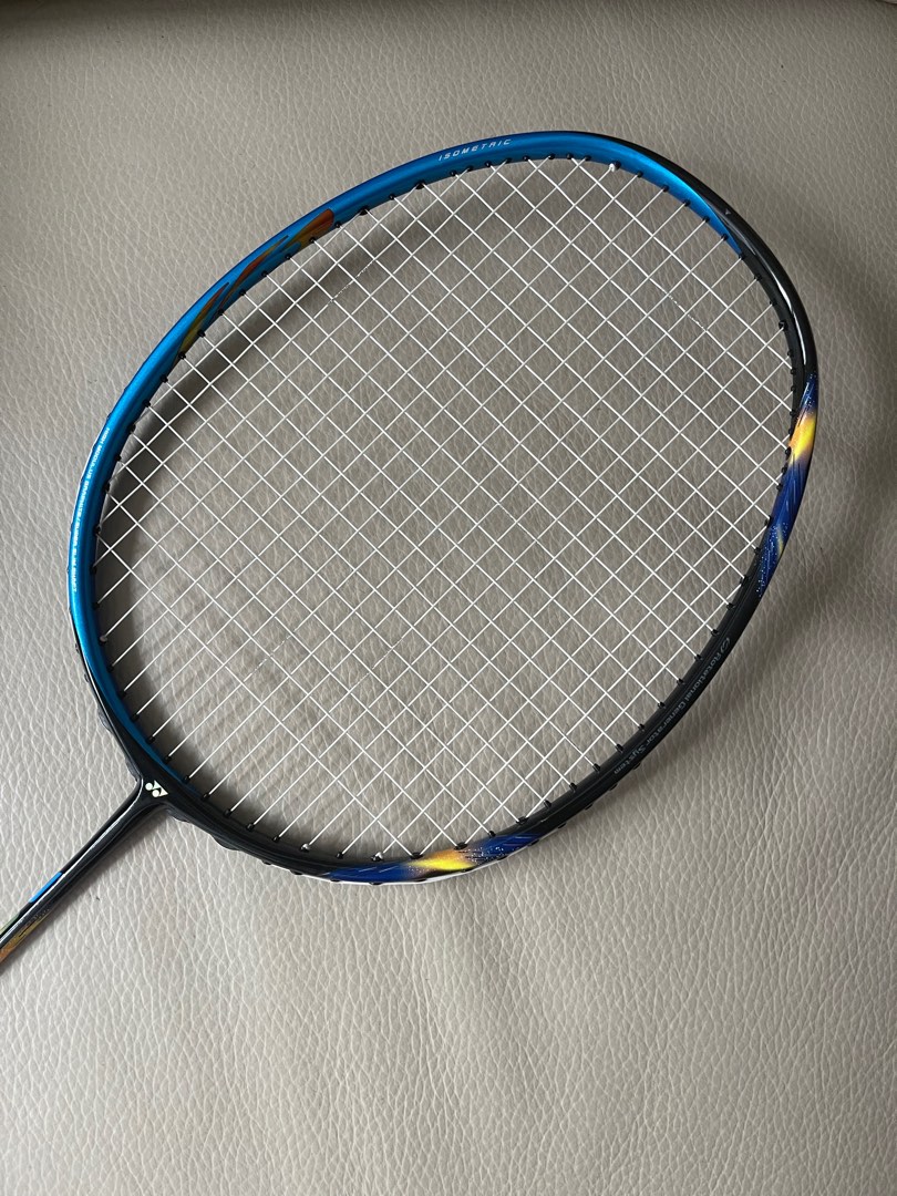 Yonex Astrox 77 3U5 99.9% New, 運動產品, 運動與體育, 運動與體育 - 球拍和球類運動 - Carousell