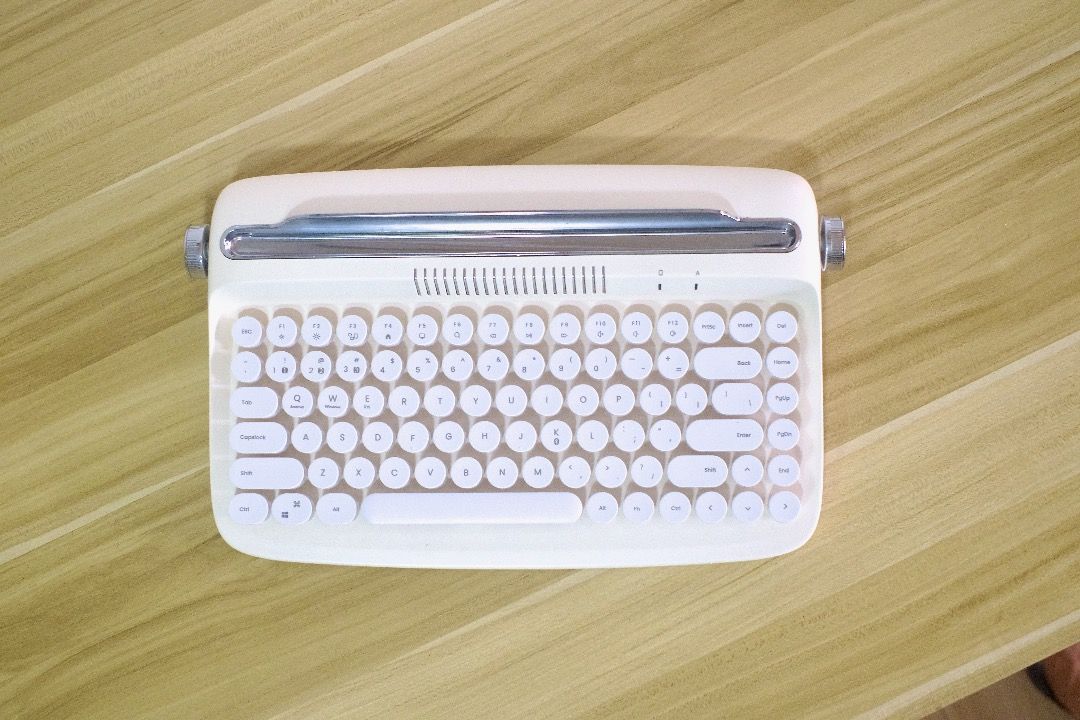 [ACTTO] Retro Korean Keyboard, Computers & Tech, Parts & Accessories, Computer Keyboard on Carousell