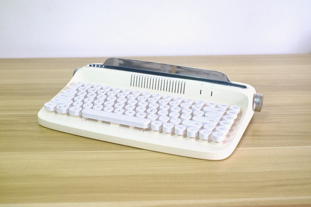 [ACTTO] Retro Korean Keyboard, Computers & Tech, Parts & Accessories, Computer Keyboard on Carousell