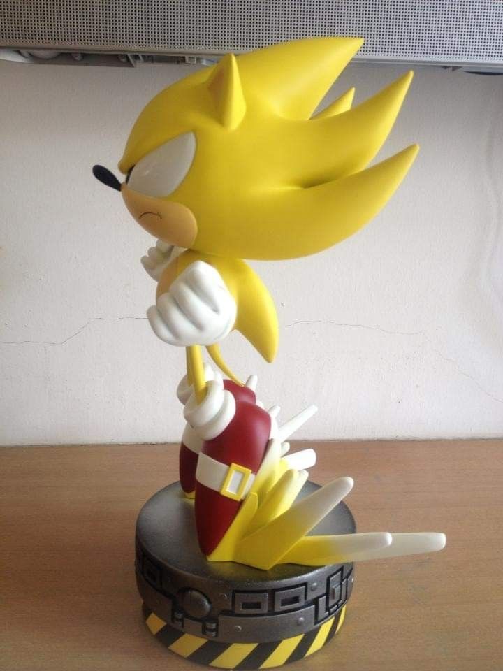 Classic Super Sonic 15" resin statue figure Sonic The Hedgehog (First 4 ...