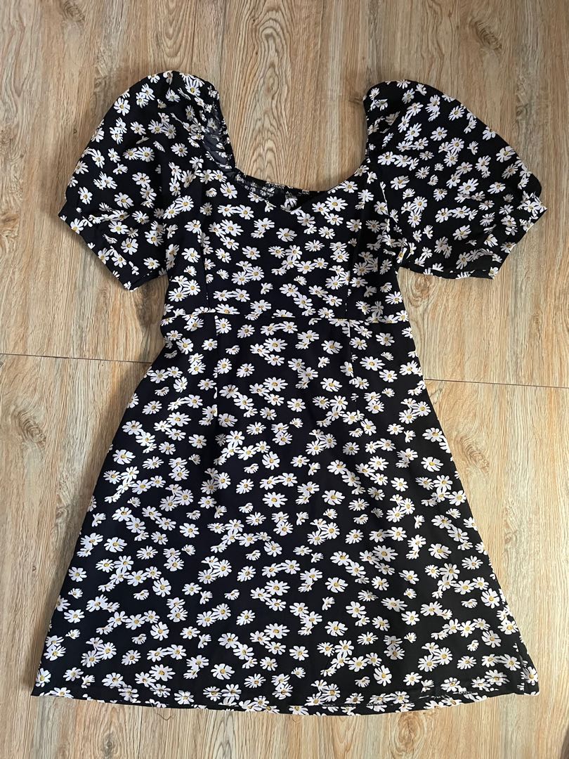 Daisy Puff Sleeve Smocked Dress, Women's Fashion, Dresses & Sets ...