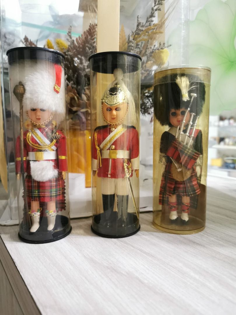 GLENANGUS MINIATURE SCOTTISH GUARDS DOLLS, Hobbies & Toys, Memorabilia ...