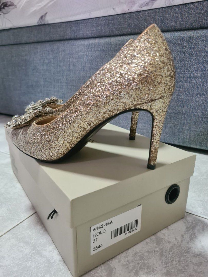 Gold heels, Women's Fashion, Footwear, Heels on Carousell