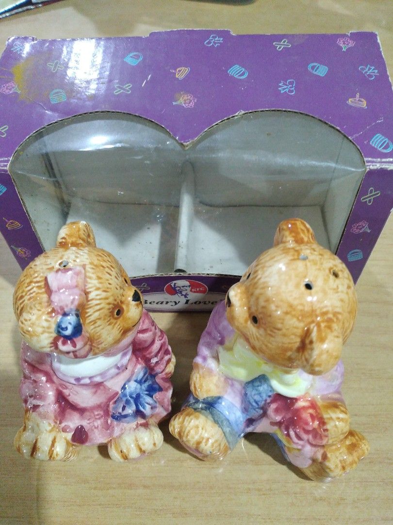 KFC salt&pepper shaker, Furniture & Home Living, Kitchenware ...