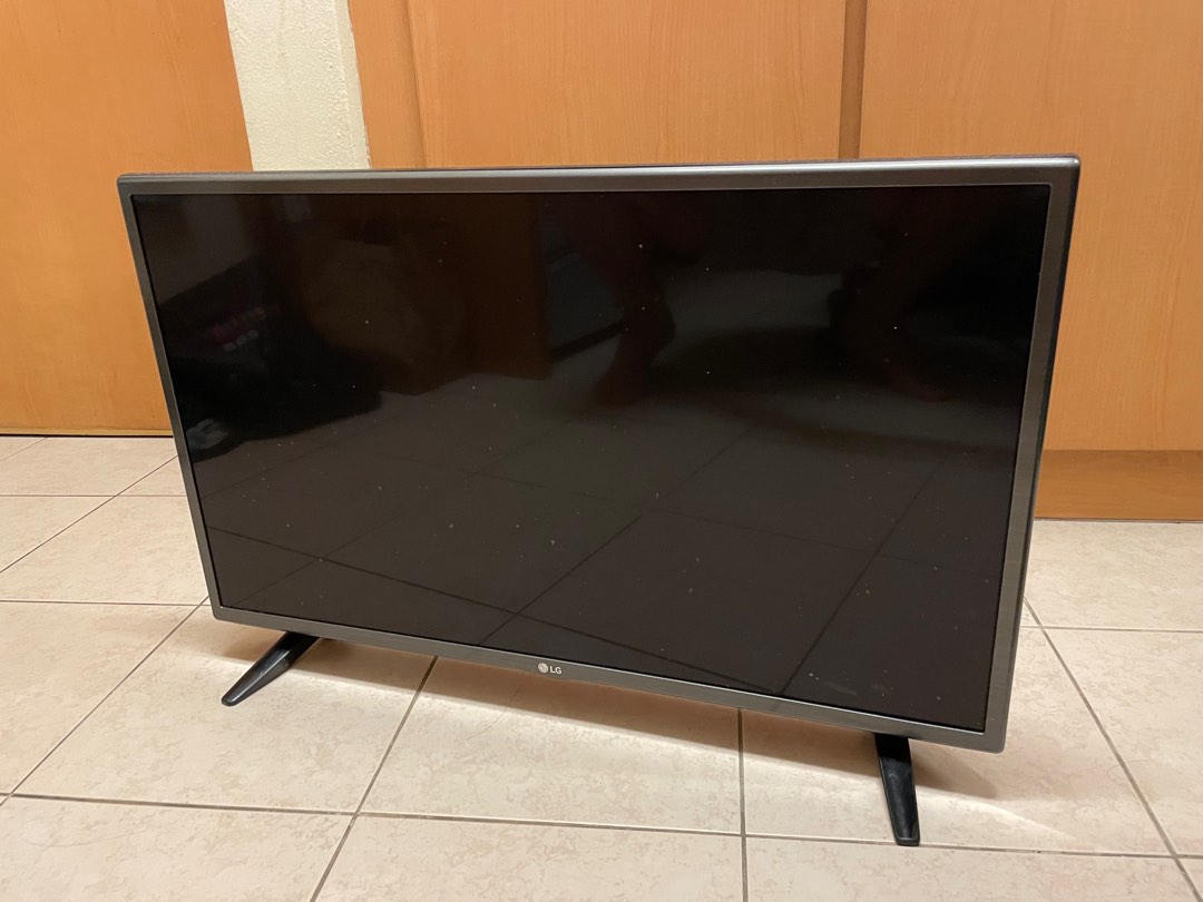 LG 32 inch TV, Furniture & Home Living, Furniture, TV Consoles on Carousell