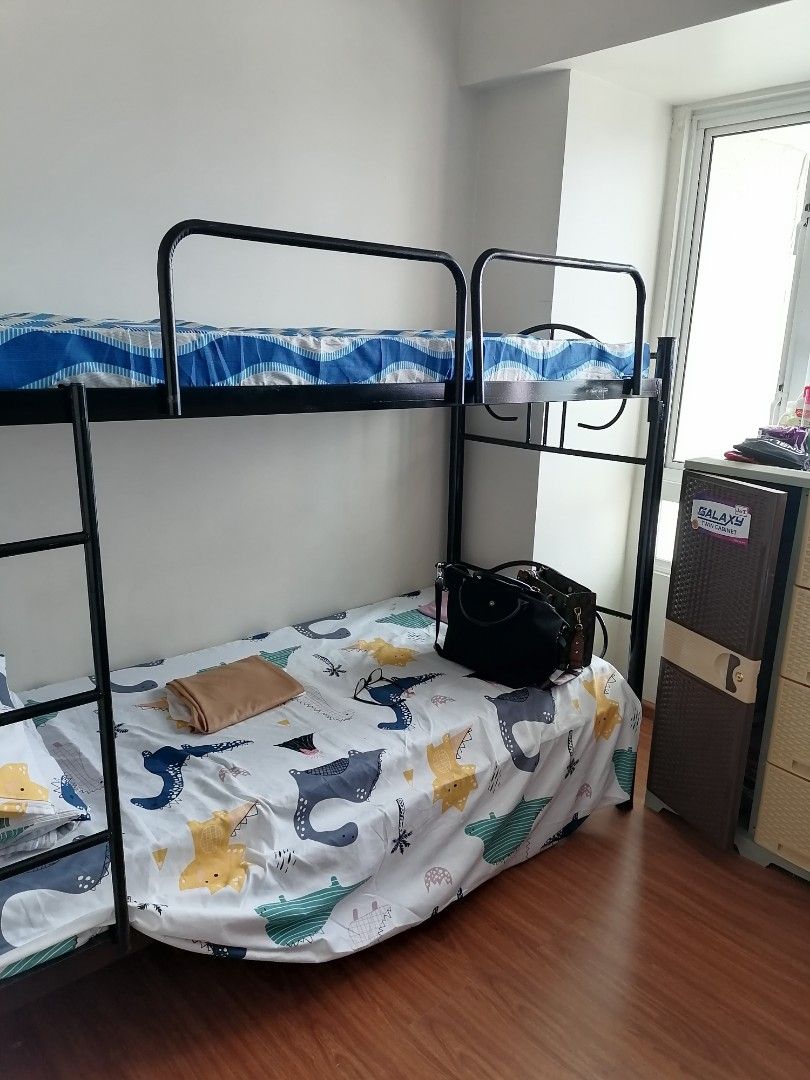 Male & female Condo sharing on Carousell