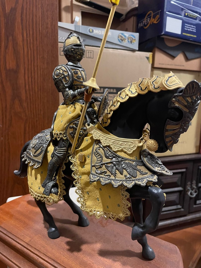 Metal Mounted Knight, Hobbies & Toys, Memorabilia & Collectibles ...