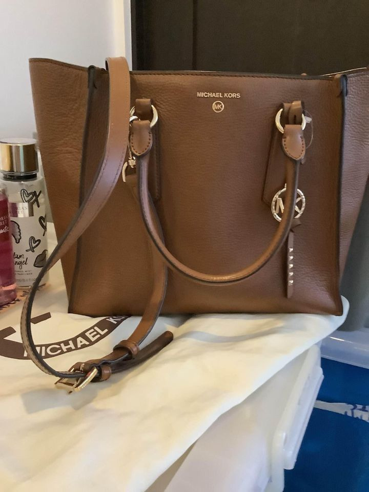 Original MK Leather Tote Bag, Luxury, Bags & Wallets on Carousell