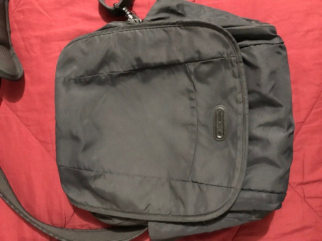 PacSafe: Metrosafe 300 GII Laptop Bag, Men's Fashion, Bags, Backpacks ...