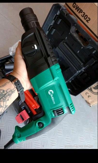 Rotary hammer drill chipping gun 800watts on Carousell
