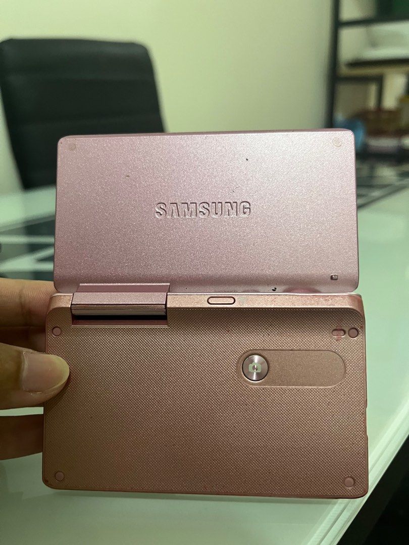 Samsung MV900F FULL HD Flip Digicam on Carousell