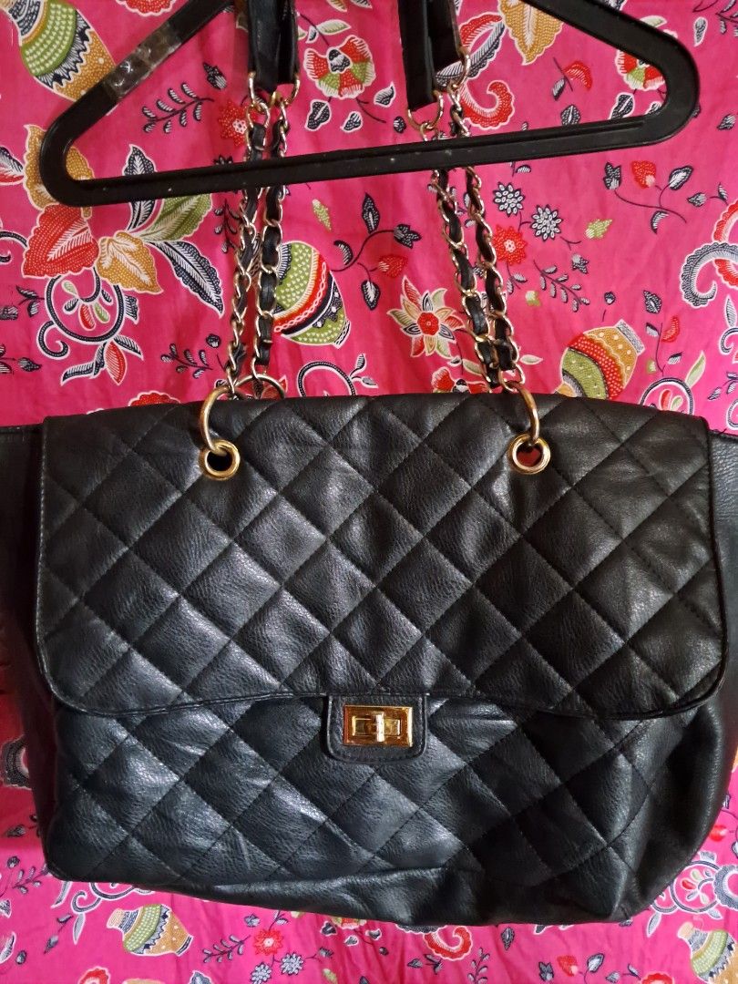 Tas Chanel hitam, Barang Mewah, Tas & Dompet di Carousell