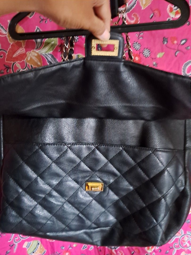 Tas Chanel hitam, Barang Mewah, Tas & Dompet di Carousell