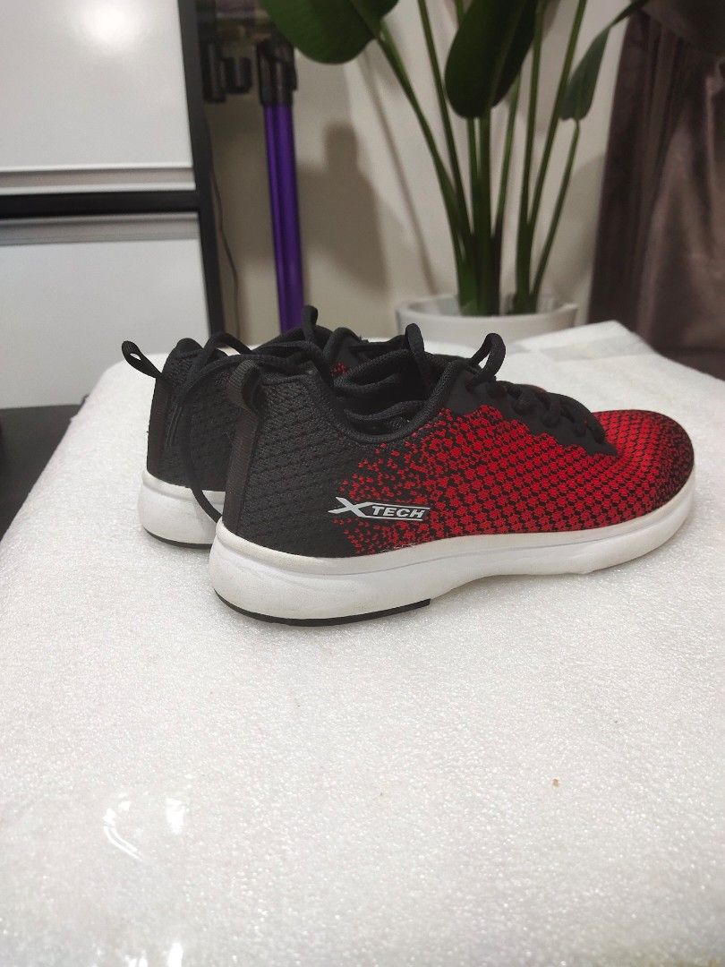 XTech Bowling shoes, Sports Equipment, Sports & Games, Billiards & Bowling on Carousell