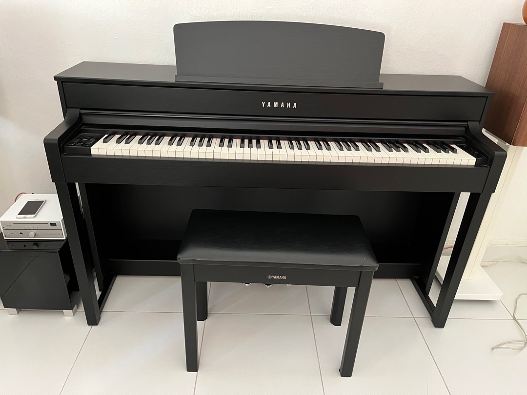 Yamaha Clavinova CLP-585, Hobbies & Toys, Music & Media, Musical ...