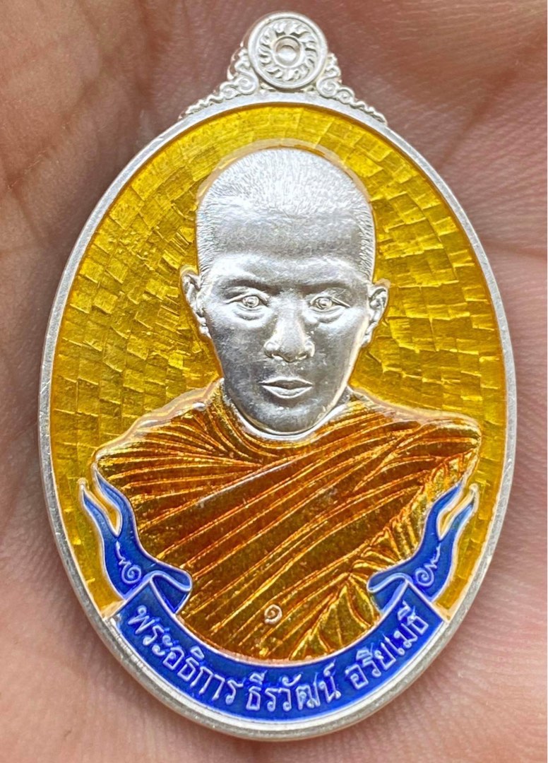 AC Teerawat . Wat Nong Ratchawat . Yellow is the second most expensive ...