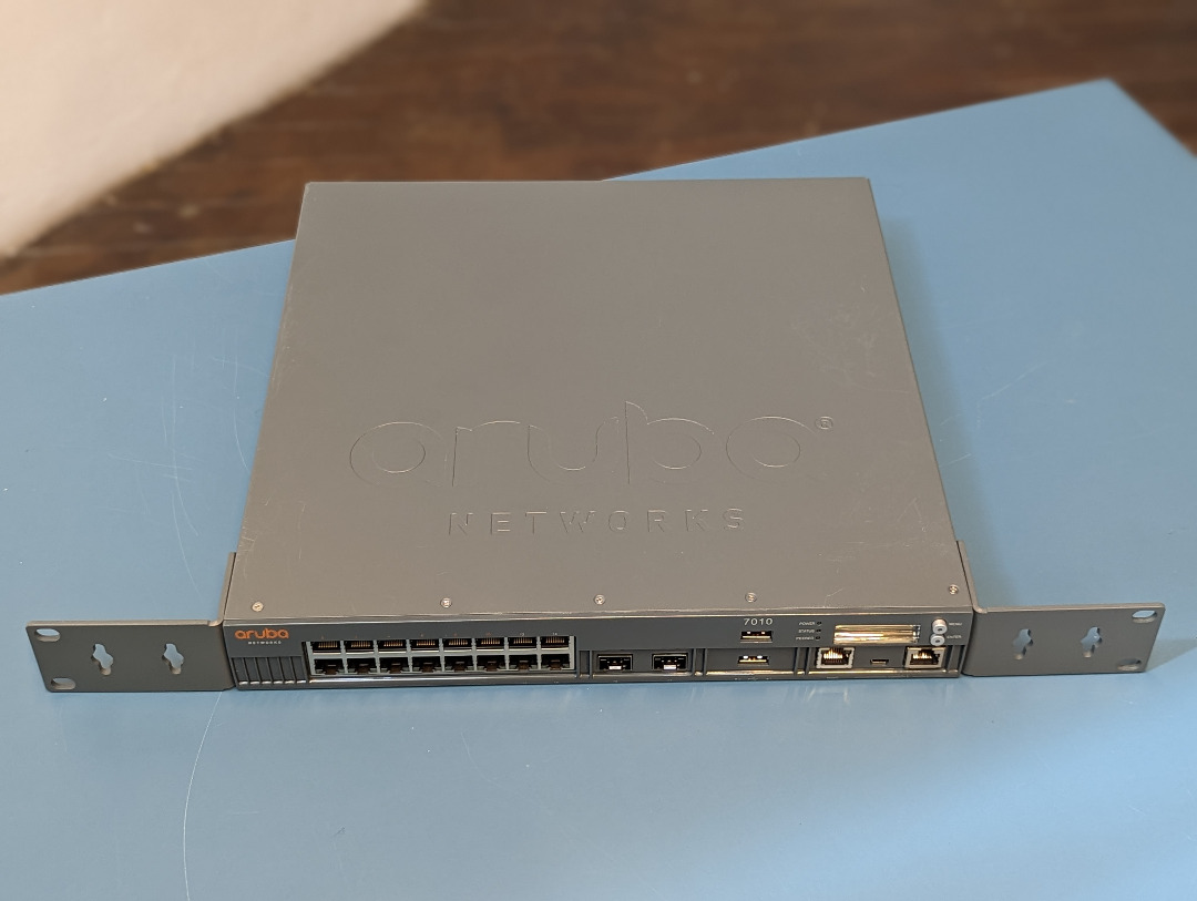 Aruba 7010 controller (ArubaOS 8.10) and 31 Access Point mega-deal ...