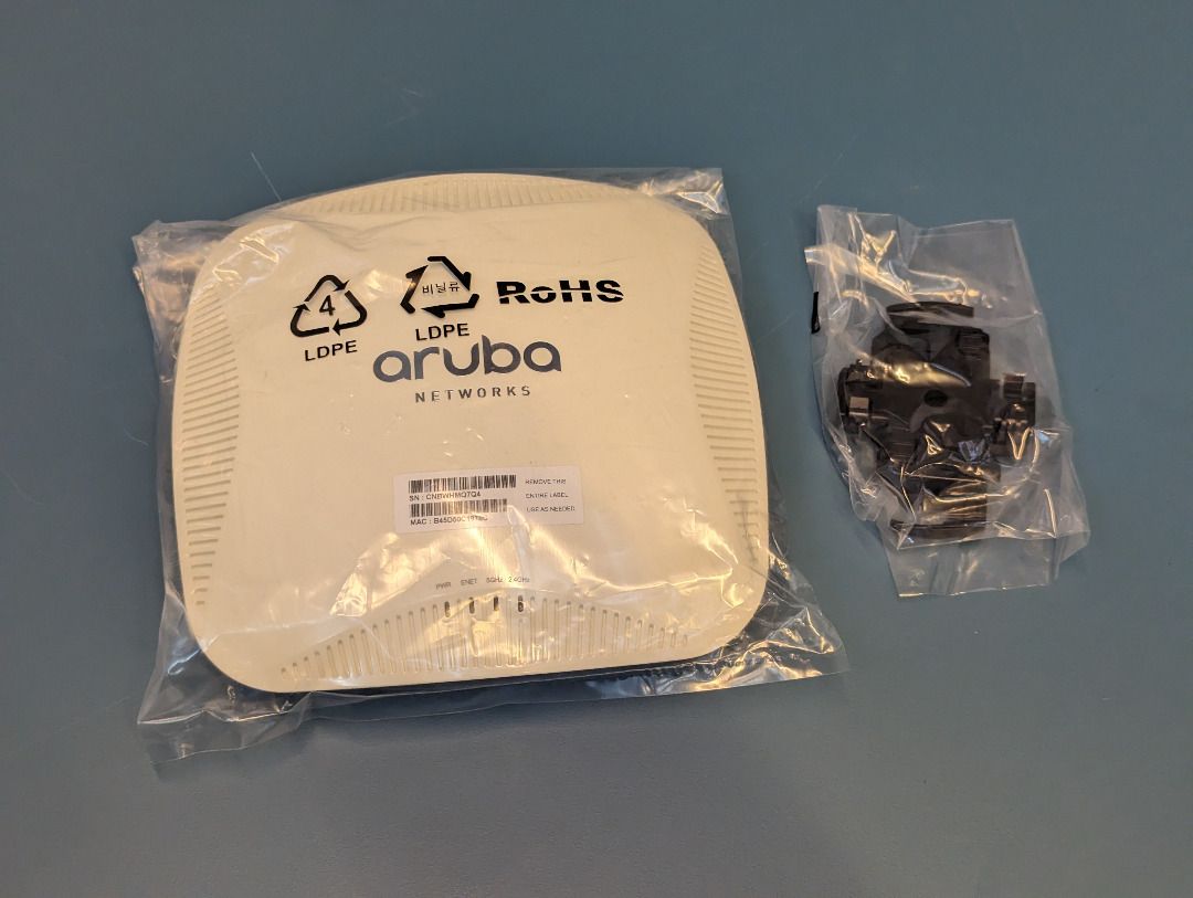 Aruba 7010 controller (ArubaOS 8.10) and 31 Access Point mega-deal ...