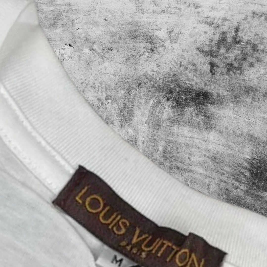 Kaos Louis Vuitton LV Printed Putih, Fesyen Pria, Pakaian , Atasan di ... Kaos Louis Vuitton LV Printed Putih, Fesyen Pria, Pakaian , Atasan di ...