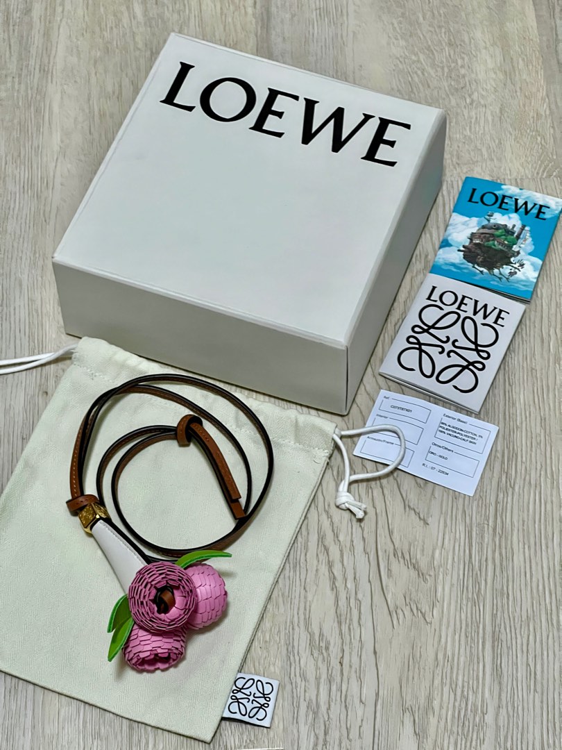 《全新現貨》Loewe 哈爾移動城堡 Howl's moving Castle 吉卜力 最終聯名 絕版 Ghibli 卡西法火 Bouquet Charm 花束 真皮 掛飾, 名牌, 飾物及 ...