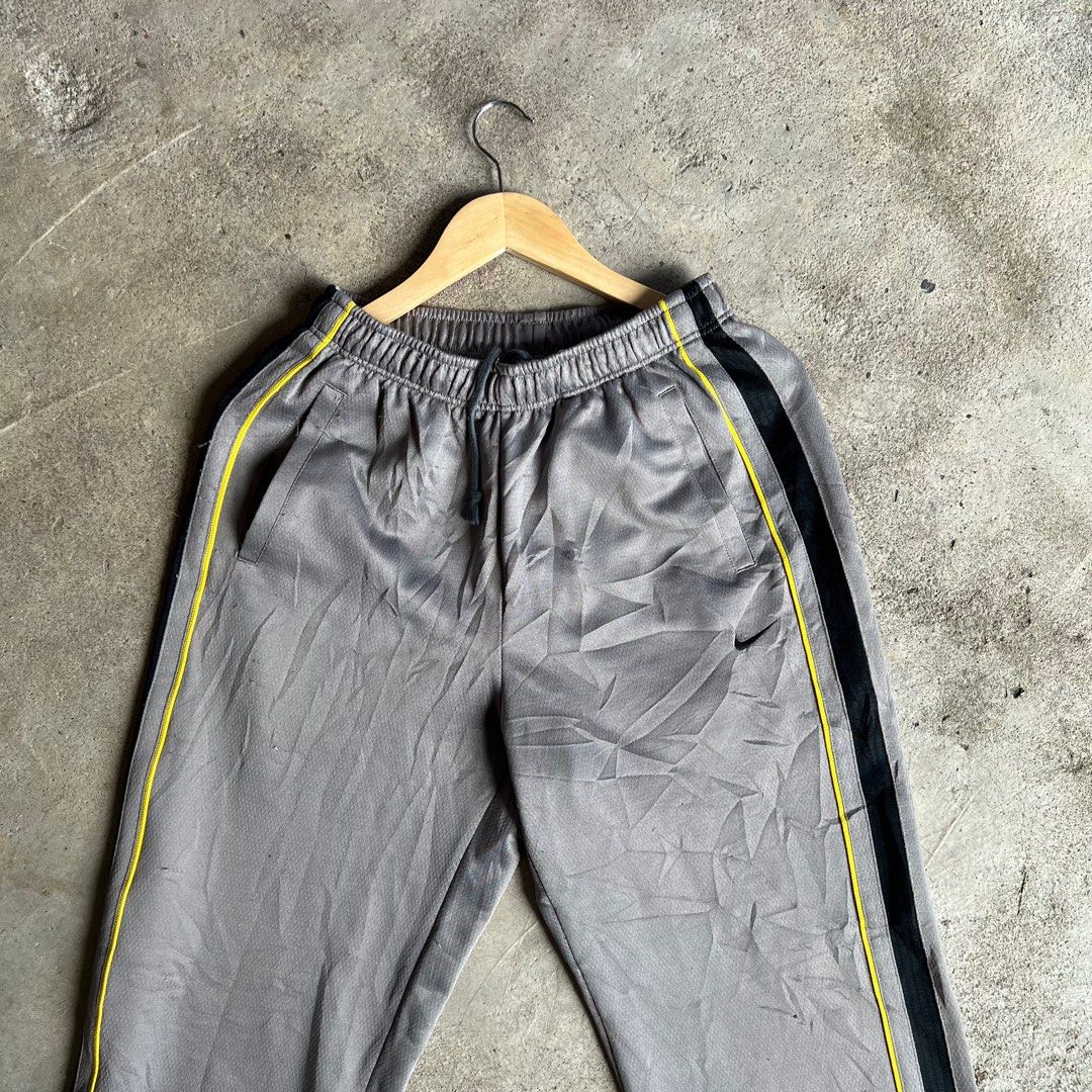 Nike Seluar Track / Deck, Men's Fashion, Bottoms, Joggers on Carousell