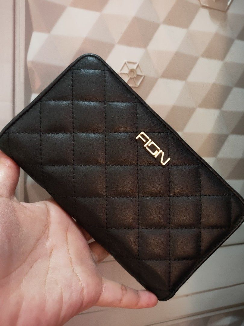 Quilted wallet original fion, Fesyen Wanita, Tas & Dompet di Carousell