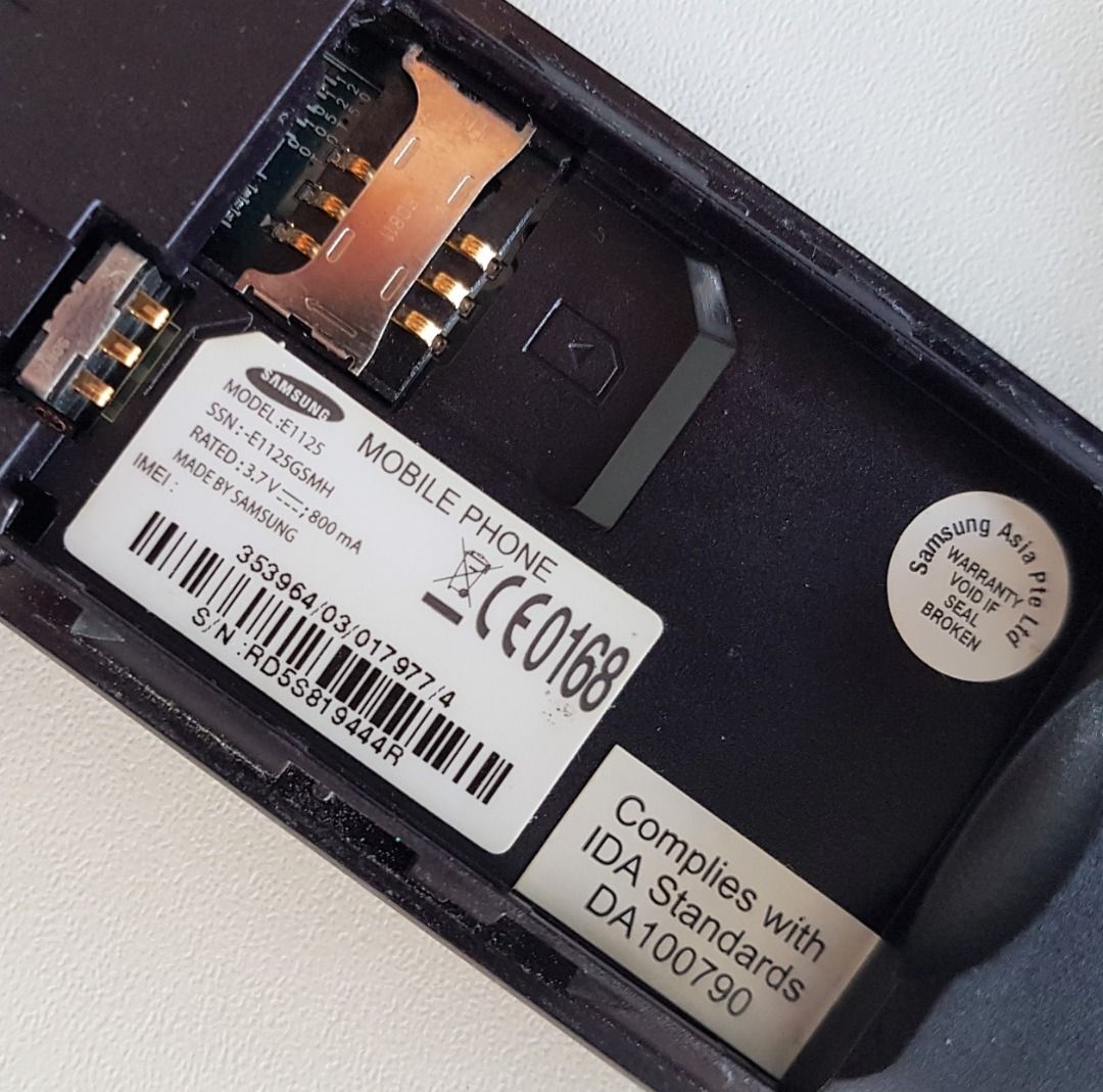 Rare Collectibles, 6 Retro Mobile Phones, Nokia, Samsung, Siemens, Sony ...