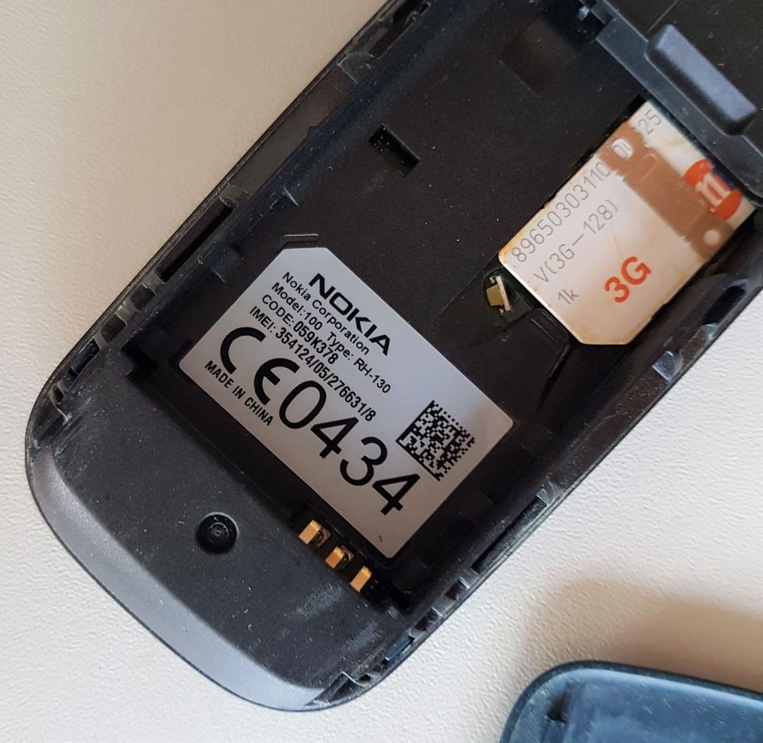 Rare Collectibles, 6 Retro Mobile Phones, Nokia, Samsung, Siemens, Sony ...