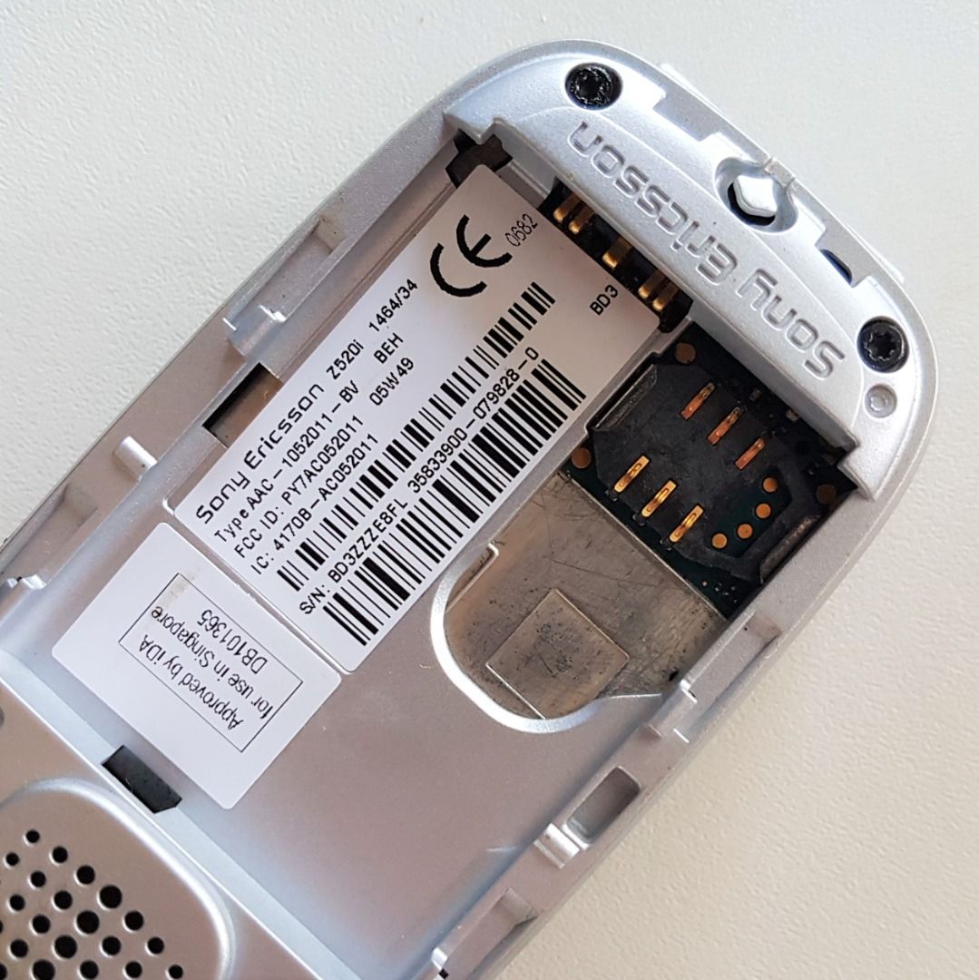 Rare Collectibles, 6 Retro Mobile Phones, Nokia, Samsung, Siemens, Sony ...