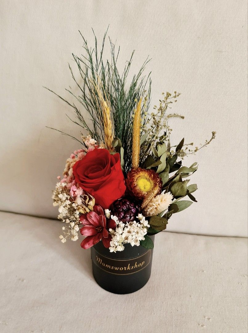 Small Table Arrangements : Preserved Flowers, Hobbies & Toys ...