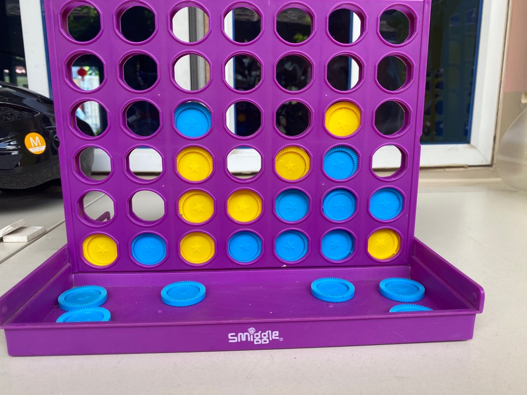 Smiggle four in a row, Hobbies & Toys, Toys & Games on Carousell