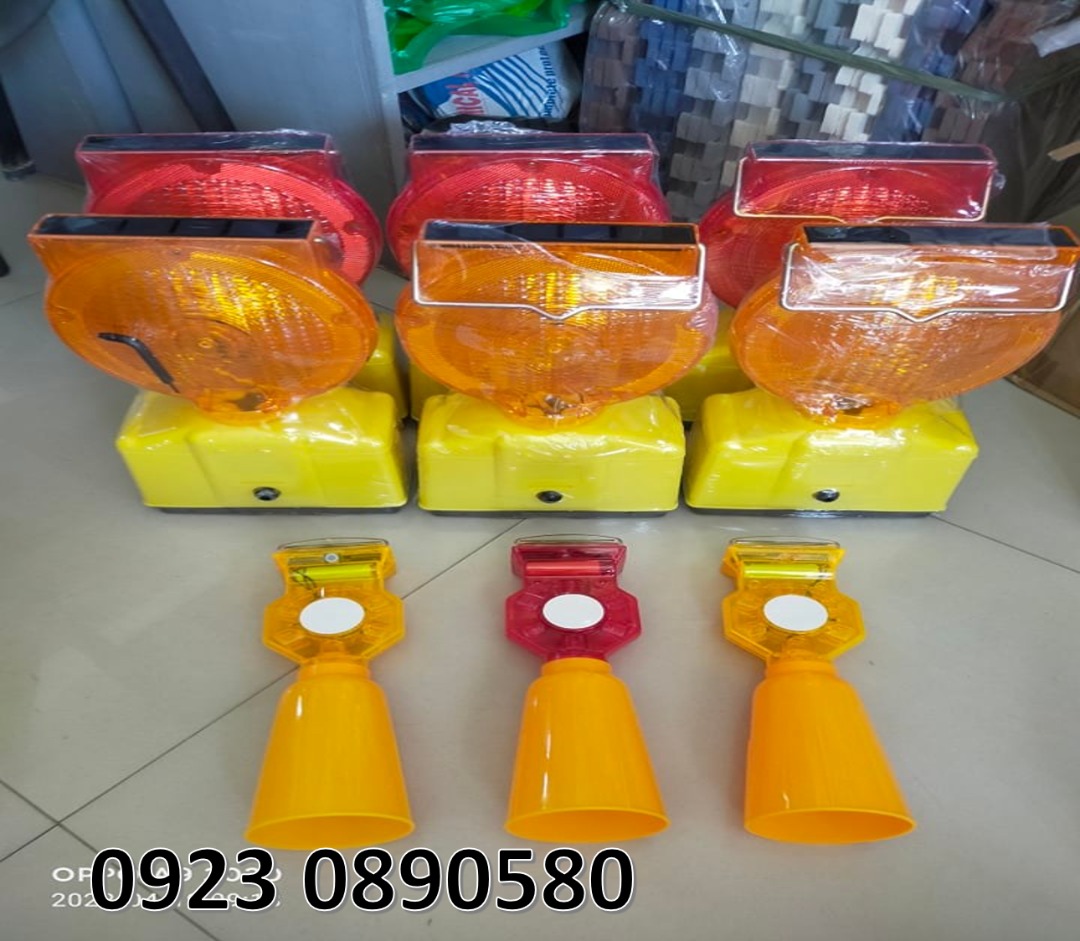 Solar blinker flasher light, Commercial & Industrial, Construction ...