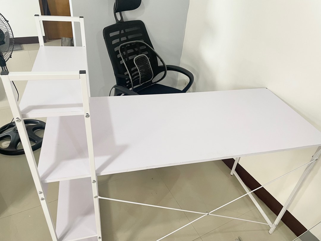 Study table // Computer table on Carousell