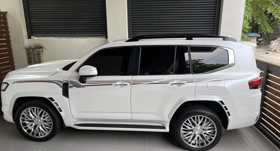 Toyota Land Cruiser ZX LC300 M'z Speed Bodykit 22 Forged Savini Wheels ...