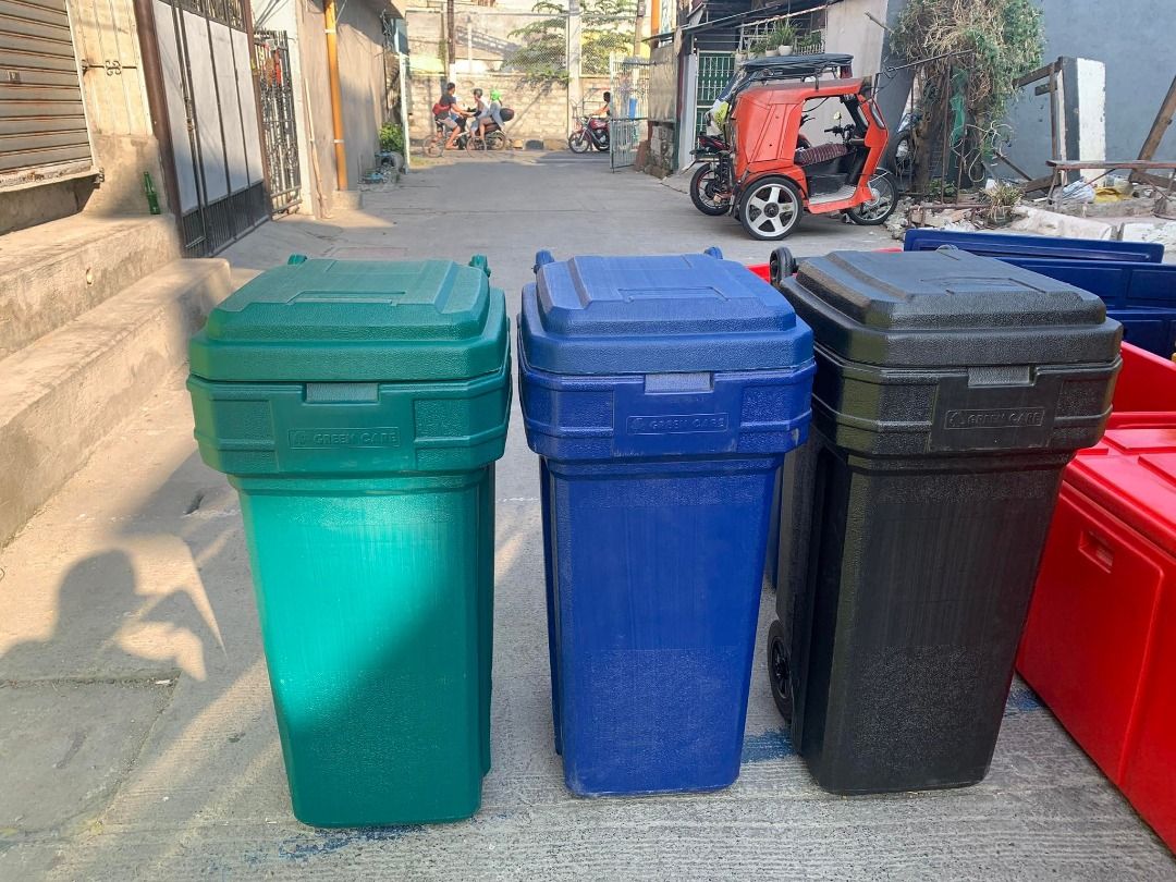 Trash bin roller king, Furniture & Home Living, Cleaning & Homecare ...
