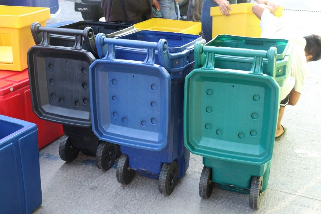 Trash bin roller king, Furniture & Home Living, Cleaning & Homecare ...