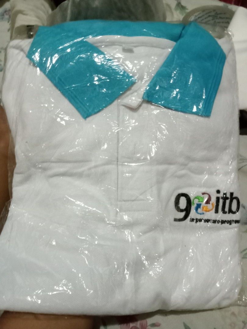 T-shirt polo sponsor putih kerah biru ITB size M, Fesyen Pria, Pakaian ...