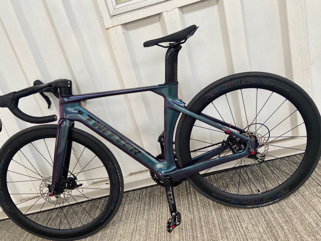 Twitter R10 Carbon Disc Road Bike - Full Internal Routing Retrospec 24 ...