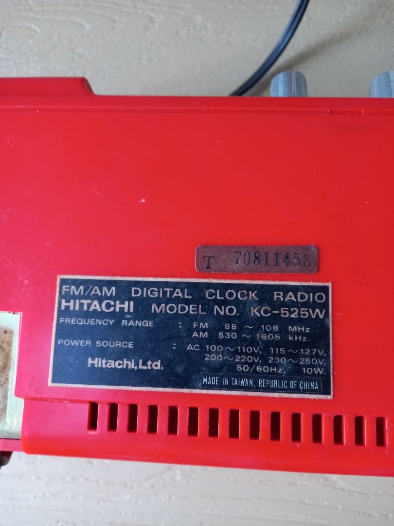 Vintage Hitachi KC525W digital clock and radio, Audio, Other Audio ...