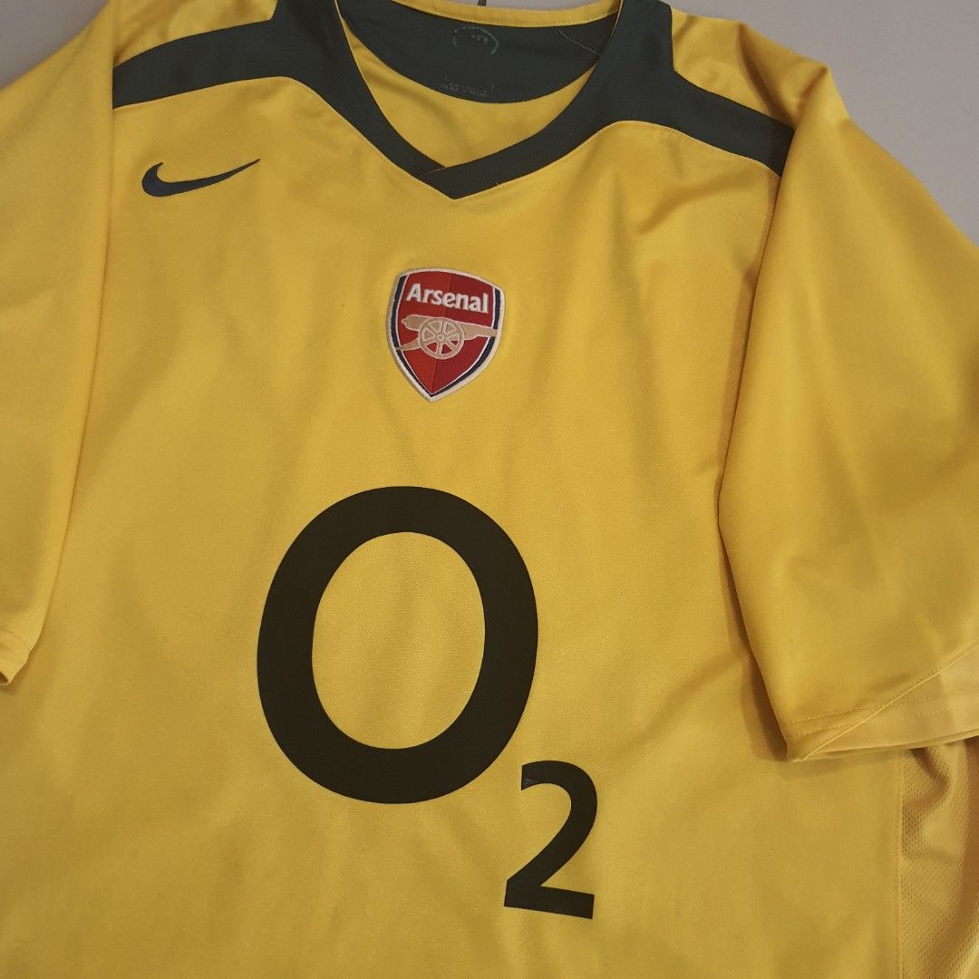Arsenal Henry, Men's Fashion, Activewear on Carousell