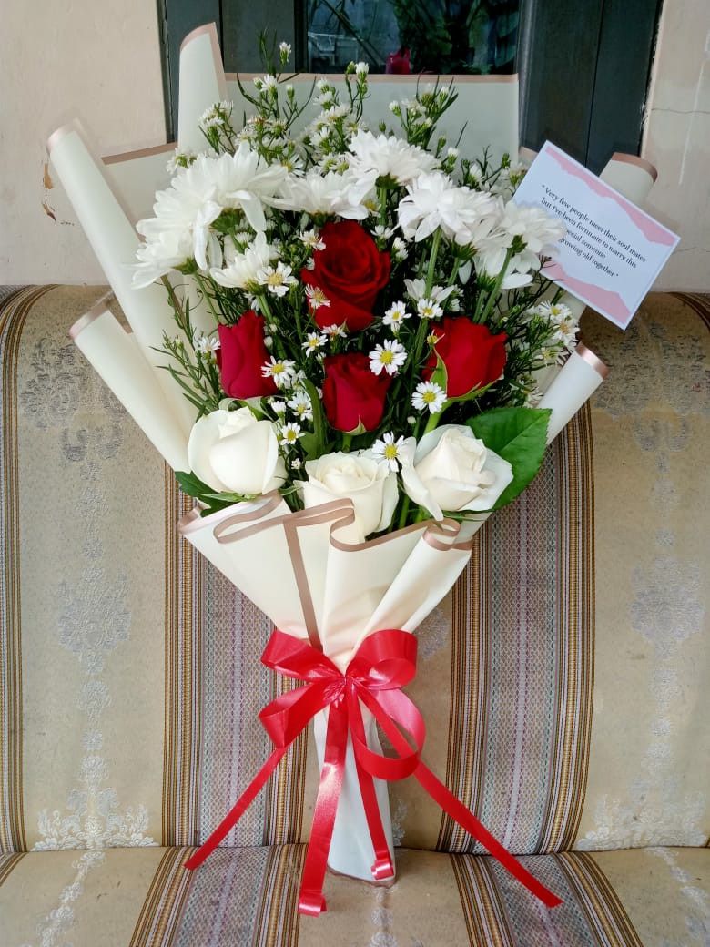 Buket Bunga Mawar Merah