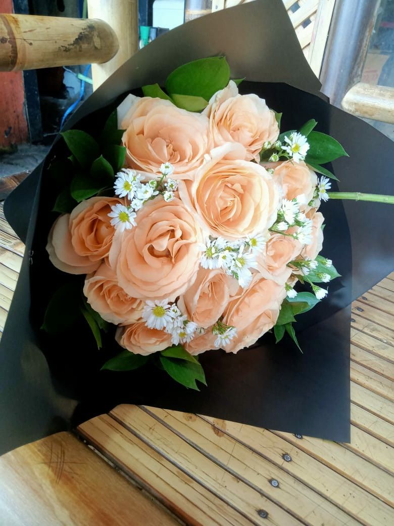 Buket bunga mawar peach asli segar CMHI BDG PDLRG, Desain & Kerajinan ...