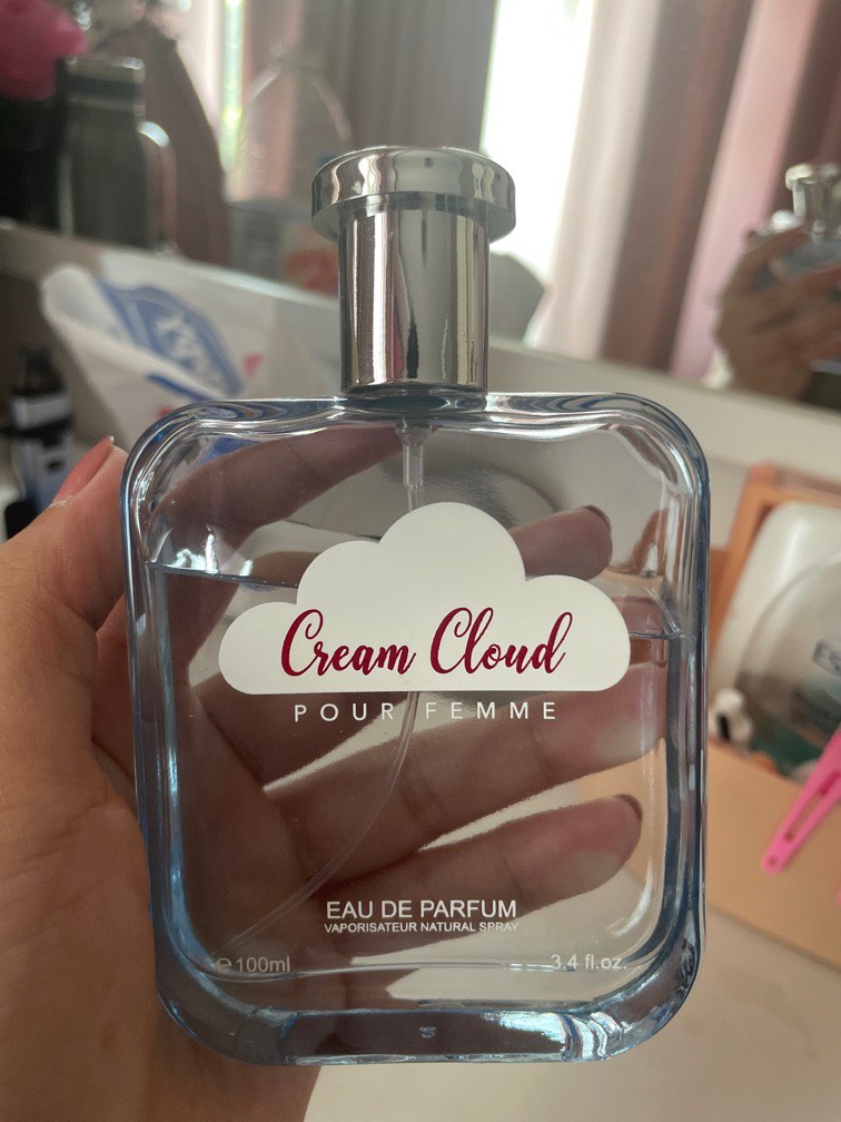 Cream Cloud Pour Femme on Carousell