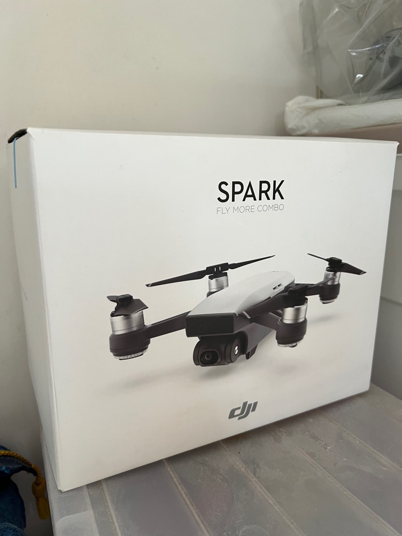 DJI Spark fly more combo, 攝影器材, 航拍 - Carousell