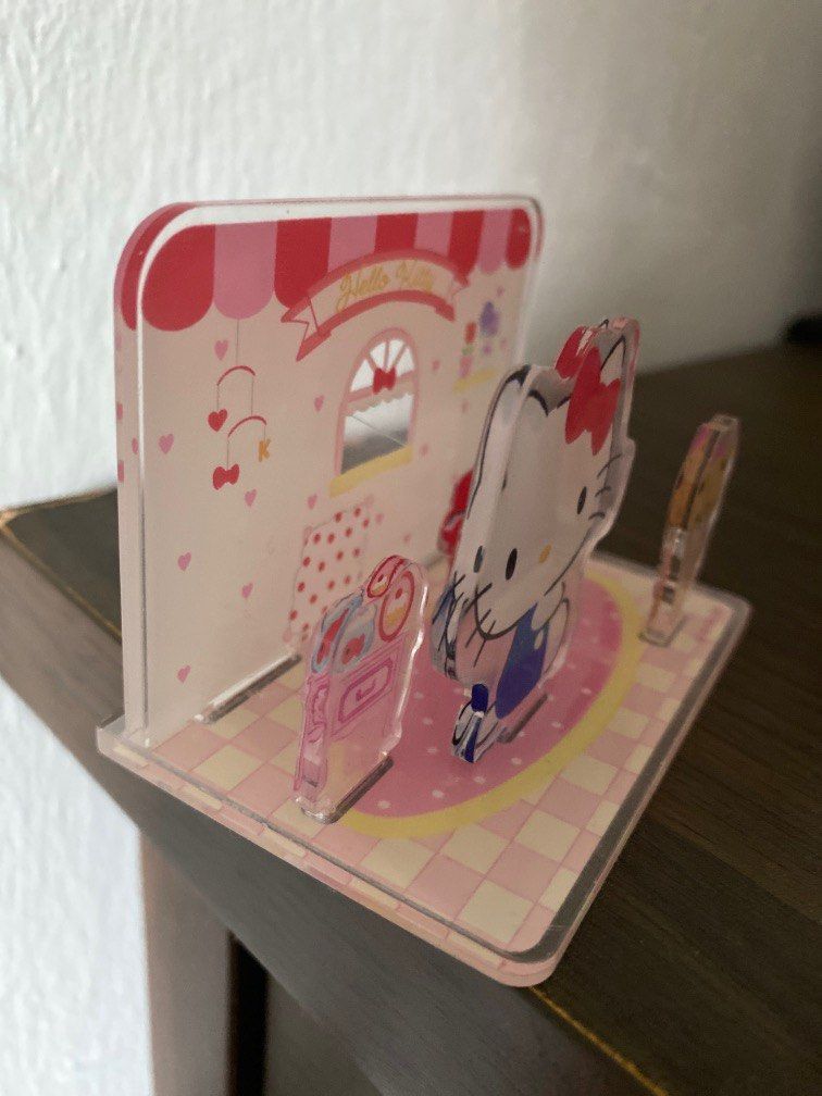 Hello Kitty stand, Hobbies & Toys, Toys & Games on Carousell