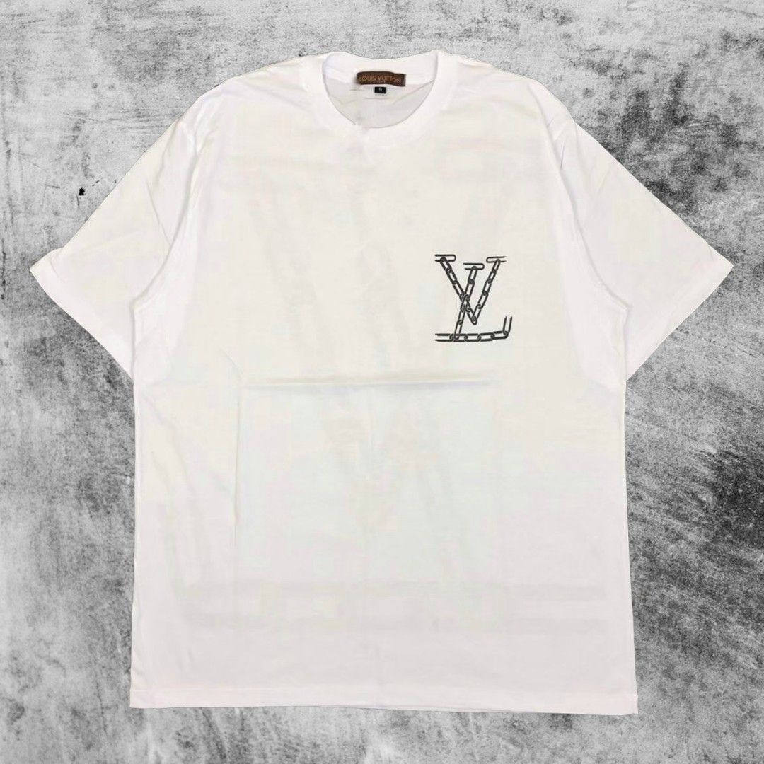 Kaos Louis Vuitton LV Chain Big Logo Putih, Fesyen Pria, Pakaian ... Kaos Louis Vuitton LV Chain Big Logo Putih, Fesyen Pria, Pakaian ...